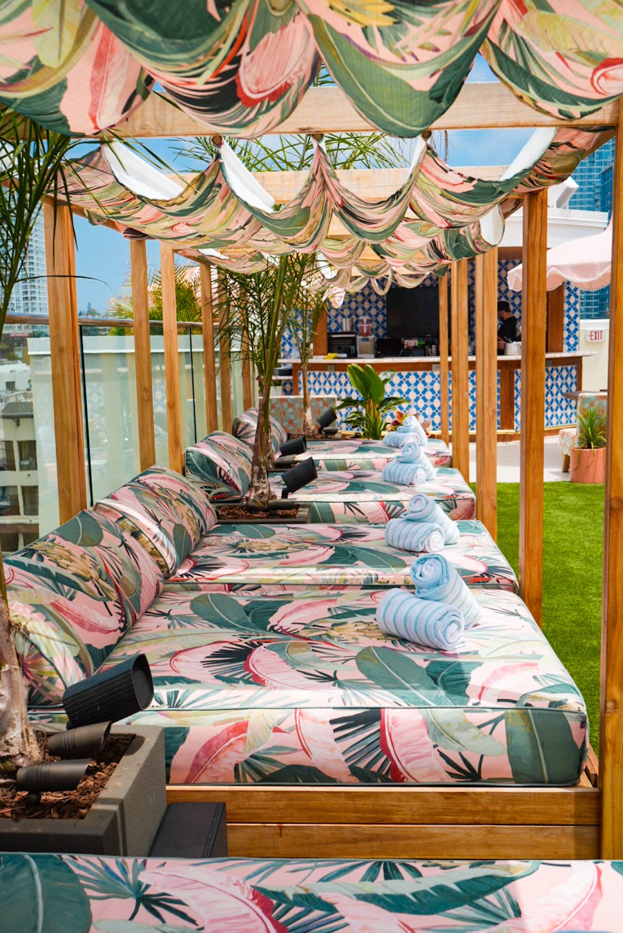 Techo Beso – Coherent Distribution