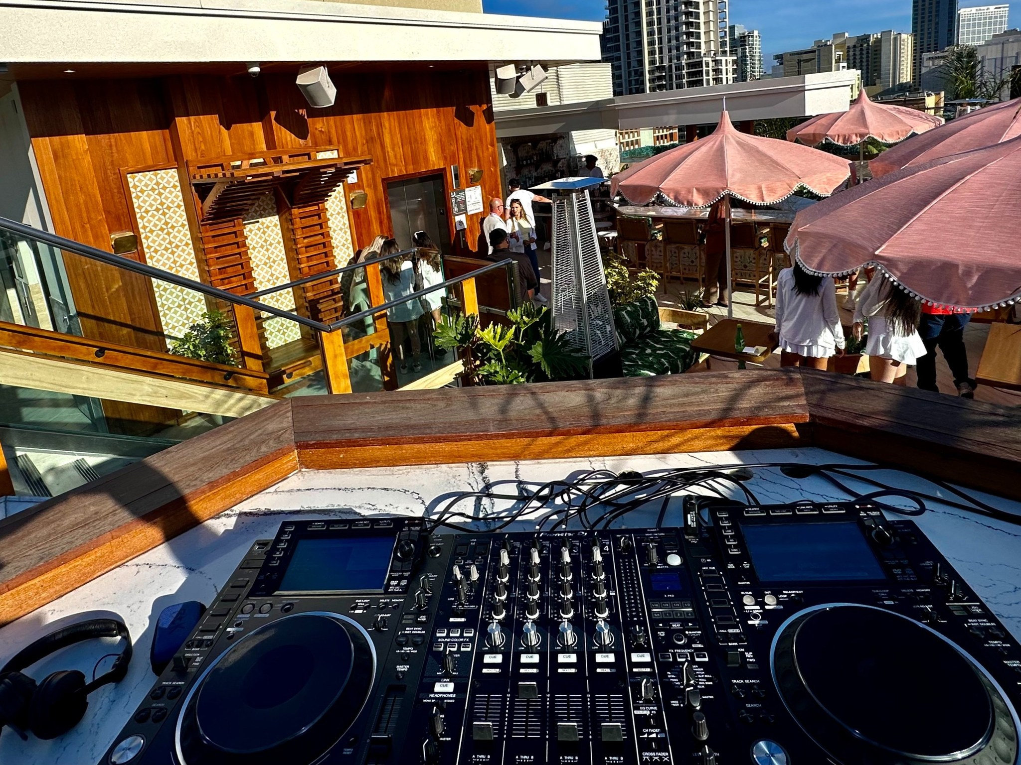 Techo Beso – Coherent Distribution